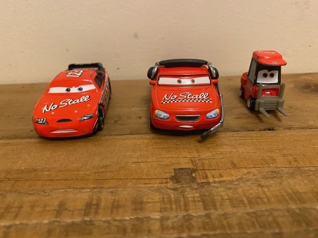 DISNEY PIXAR CARS World Of Cars Team No Stall Gift Pack Roman Dunes ...