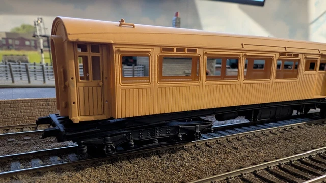 PAIR OF UN-FINISHED GCR/LNER Barnum coach kits 00 Gauge. £89.99 ...