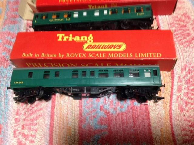 TRIANG COACHES BY 2 Southern Green £15.00 - PicClick UK