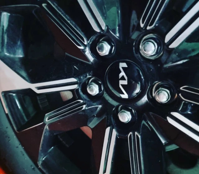 GENUINE OEM KIA New Logo Design Emblem Wheel Hub Caps AU Stock 52960 ...