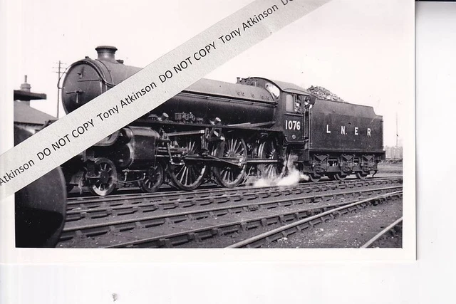 L.N.E.R. - B1 Class 4-6-0 No. 1076 - Vintage Image - # L15322 £1.50 ...