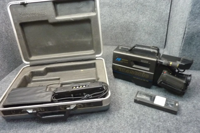 PANASONIC PV-320D OMNIMOVIE VHS HQ AF High Speed Shutter Camcorder $49. ...