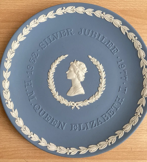 1977 WEDGWOOD BLUE Jasperware - Silver Jubilee Plate H.M. Queen Elizabeth II £5.00 - PicClick UK