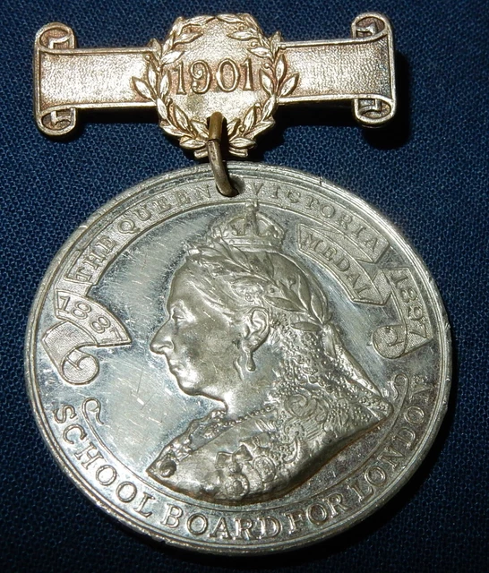 ANTIQUE 1901 QUEEN Victoria London Education School Attendance Medal A ...