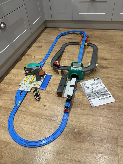 TOMY TRACKMASTER THOMAS And Cranky Deluxe Action Train Set Complete ...