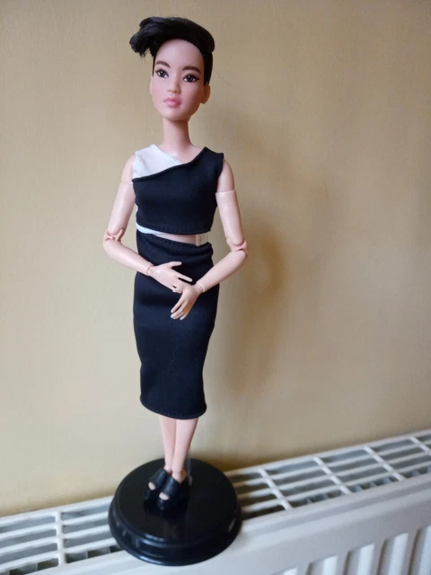 BARBIE SIGNATURE LOOKS Doll Model #3 Made to Move Petite Short Black ...