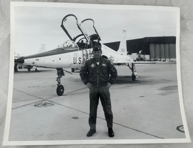 VINTAGE GLOSSY PHOTO Edwards AFB California USAF Test Center #9 Pilot ...