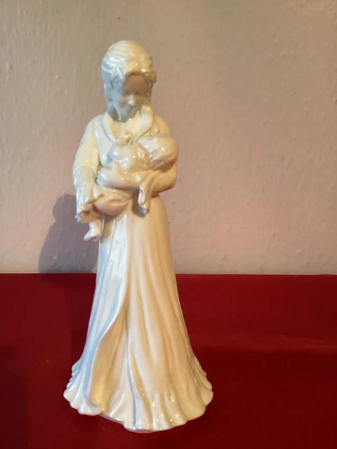 ROYAL WORCESTER FIGURE SWEET DREAMS by Maureen Halson (1988) 21cm £10. ...
