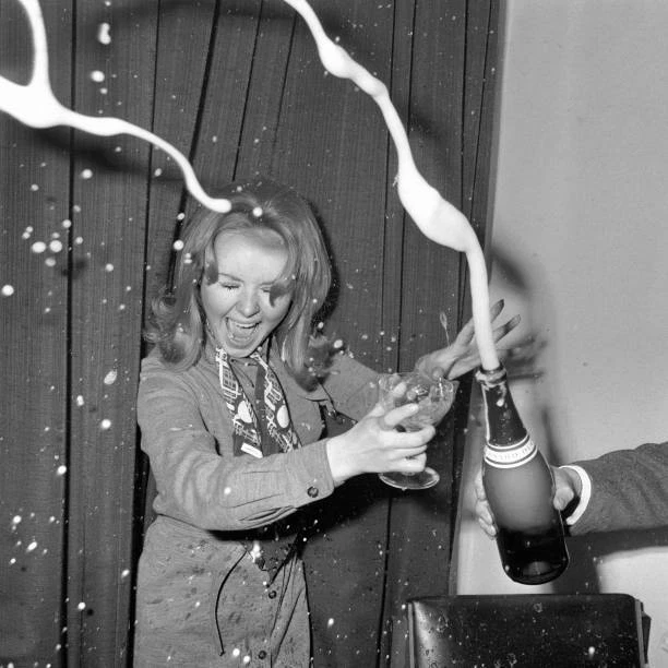 LULU CELEBRATING BECOMING The First British Female Singer To S- 1970 ...