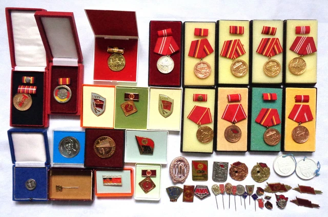 KONVOLUT DDR ORDEN Abzeichen Medaille Pin MdI Stasi Aktivist NVA Banner ...