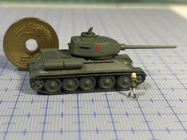 GIRLS UND PANZER 1/144 T-34/85 Pravda High School Painted Finished ...
