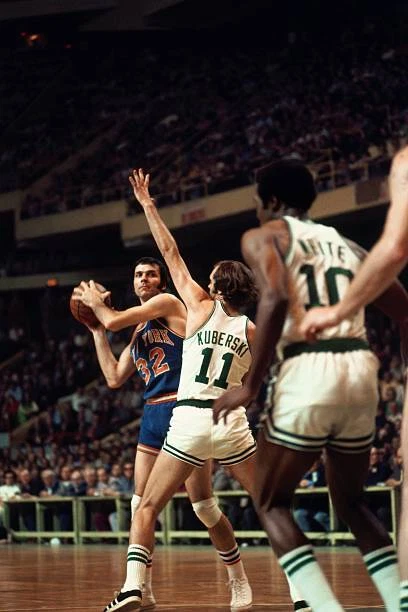 JERRY LUCAS NEW York Knicks Passes 1972 Old Basketball Photo EUR 6,61 ...