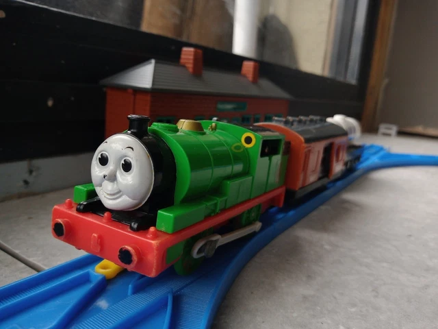 TOMY TRACKMASTER THOMAS the tank engine motorised Percy Train with ...