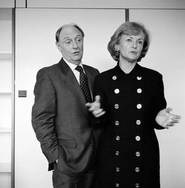 NEIL KINNOCK BRITISH politician with his wife Glenys 2001 Old Photo 1 ...