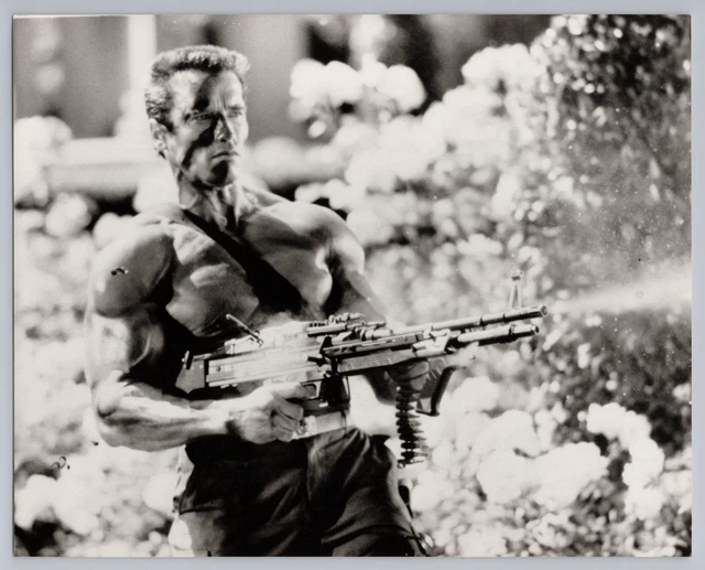1985 ARNOLD SCHWARZENEGGER, Colonel John Matrix "Commando" Photo ...