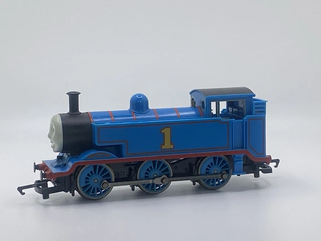HORNBY OO GAUGE Thomas the Tank Engine 0-4-0 Blue No. 1 Train Loco £31. ...