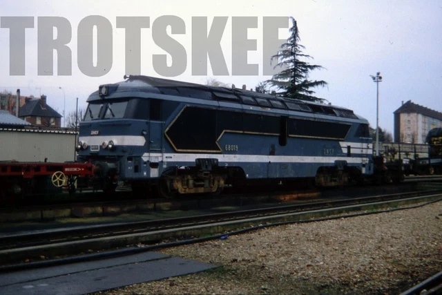 35MM SLIDE SNCF French Railways Diesel Loco 68019 Quatre Mares Works ...