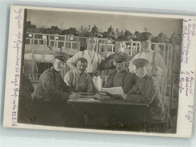 39883708 - 4790 Sennelager Landser in Uniform mit Gitarre an einem Tisch im EUR 8,90 - PicClick DE