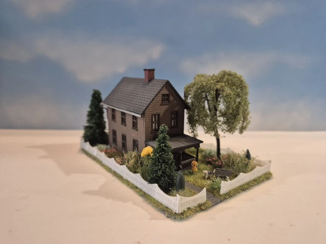 SPUR N LANDHAUS als Mini-Diorama Farblich behandelt siehe Bilder EUR 19 ...
