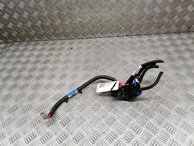 RENAULT CLIO FUSE Relay Box Battery Cable 2402331739R 1.6 H Mk5 2019 ...