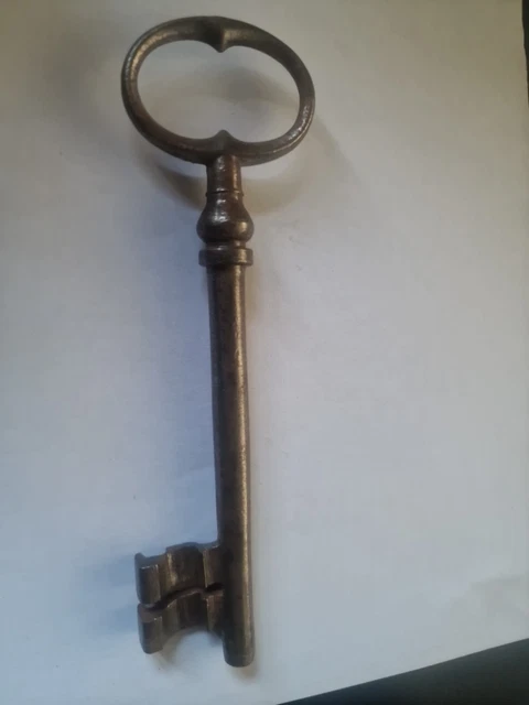 GRANDE CLEF CLÉ ancienne /Old key - 15 cm en fer forgé ..ref 3 EUR 14 ...