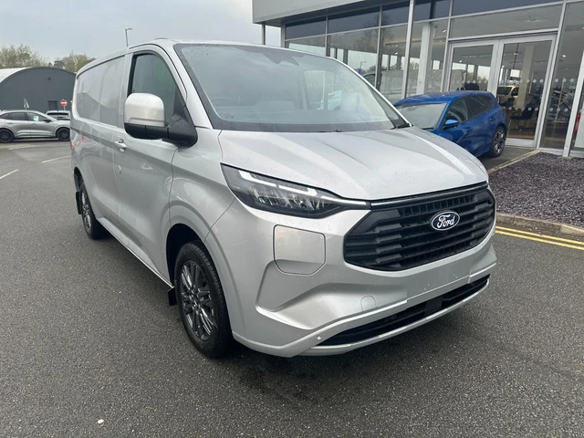 FORD TRANSIT CUSTOM 2.5 PHEV 232ps H1 Van Limited Auto Van Petrol ...