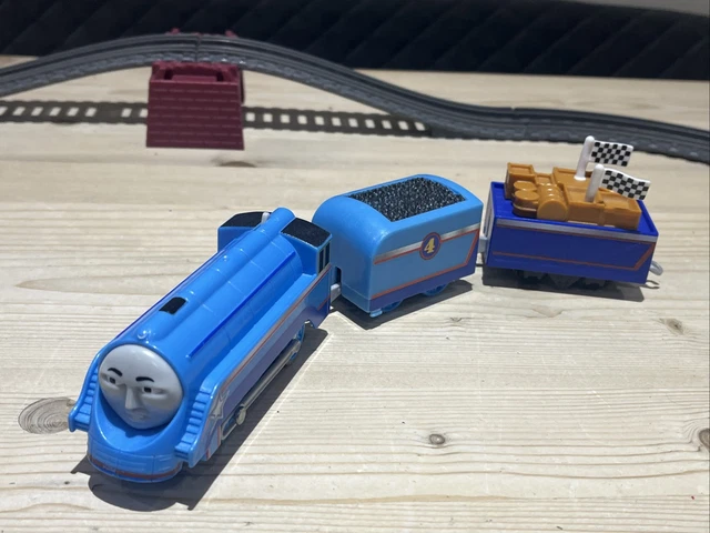 THOMAS TRACKMASTER REVOLUTION SHOOTING STAR GORDON battery train £18.00 ...