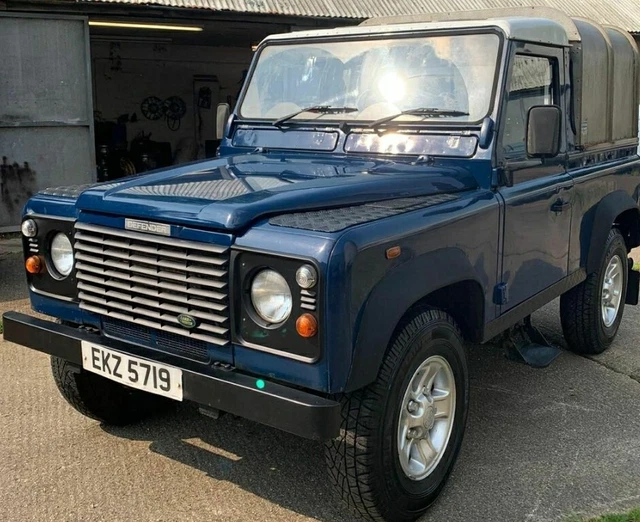 LAND ROVER DEFENDER 90 Td5 Pickup 2000 Just 1 former keeper A1 chassis ...