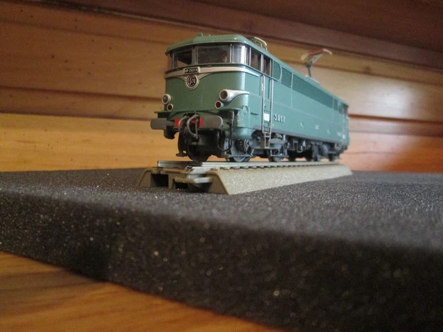 LOCOMOTIVE ÉLECTRIQUE BB 25233 SNCF - Roco HO réf 70560 - époque IV ...