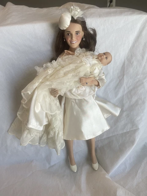 PRINCIPESSA KATE CATHERINE Royal Elegance bambola con bambino Ashton ...