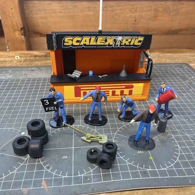 VINTAGE SCALEXTRIC TRACKSIDE props buildings, Pitstop and Crew. £30.00 ...