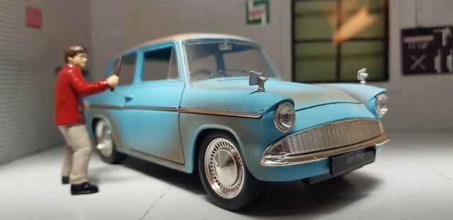 FORD ANGLIA 105E Harry Potter 1970 1:24 Scale Weathered Model Car ...