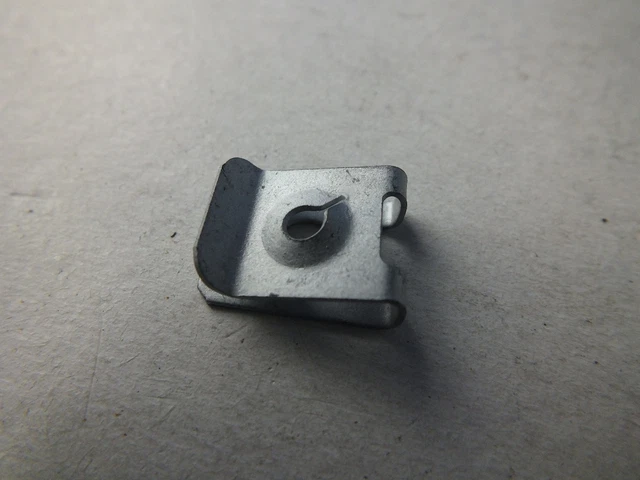 ORIGINAL MERCEDES BUCHSENGEHAEUSE Befestigung Blech Gehäuse A0265450726 ...