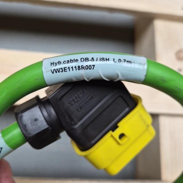 SCHNEIDER ELECTRIC ELAU VW3E1118R007 0.7meter Lexium PACDRIVE Motor ...