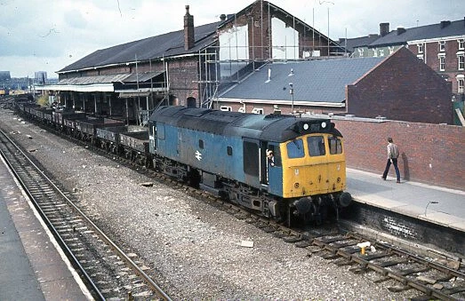 ORIGINAL COLOUR SLIDE of 25275 BR class 25 diesel loco £10.38 - PicClick UK