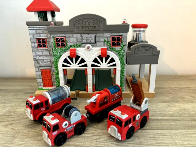 THOMAS & FRIENDS Sodor Deluxe Fire Station with Lights & Sounds plus ...