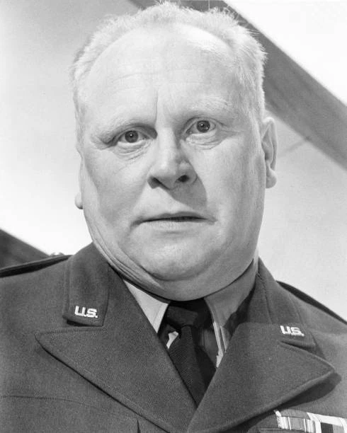 GERMAN ACTOR GERT Fr be as Auric Goldfinger in the James Bond film- Old ...