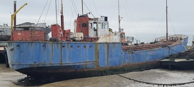 SHIP / HOUSEBOAT Conversion Project with Moorings available £22,500.00 ...