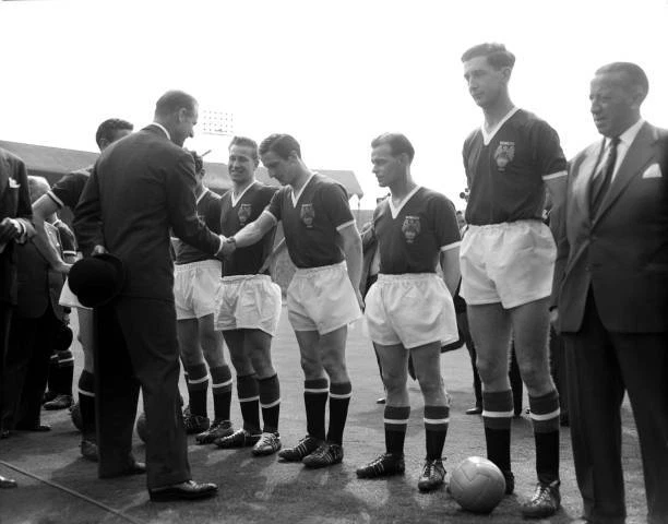 MANCHESTER UNITED INSIDE-LEFT Dennis Viollet presented to Duke - 1958 ...