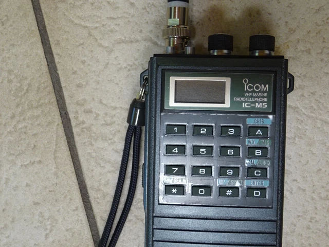 ICOM VHF MARINE Radiotelephone IC-M5 Komplettset, neuwertig EUR 66,00 ...