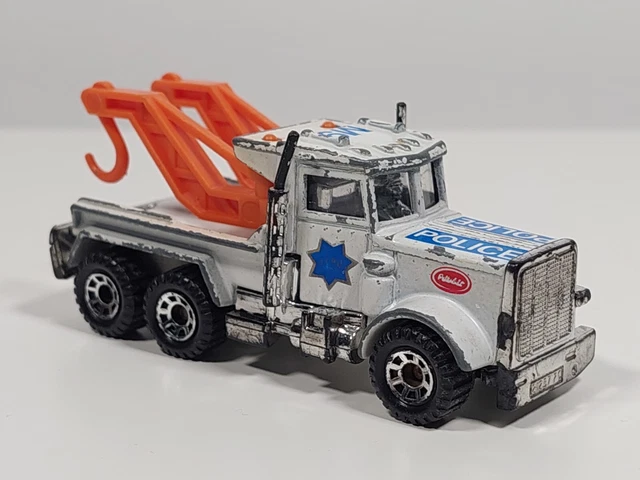 MATCHBOX-1981-PETERBILT POLICE TOW Truck M9 Wrecker White-Blue EUR 5,00 ...