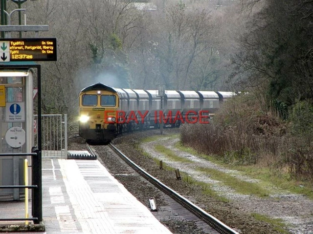 PHOTO CLASS 66 Locomotive No. 66562 Coal Train At Trefforest Estate ...
