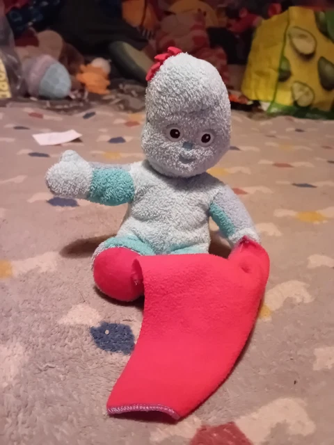 CBEEBIES IGGLE PIGGLE & His Red Blanket Plush, Small Soft Toy £7.00 ...