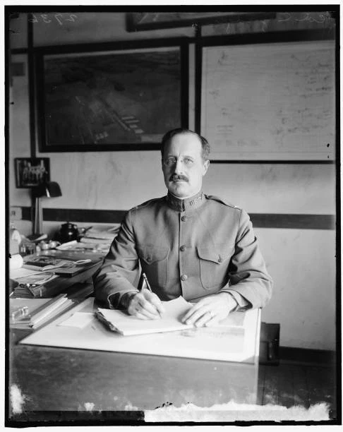 COLONEL C G Edgar, 1910 US military officer at his desk Old Photo EUR 6 ...
