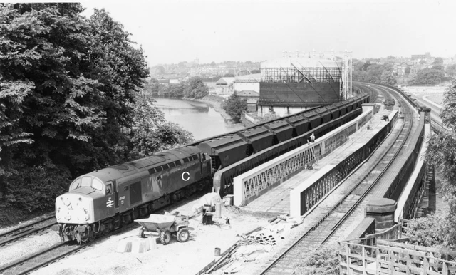 BRITISH RAILWAY B.R Photograph - Class 40 40001 At Chester 19/06/1979 £ ...