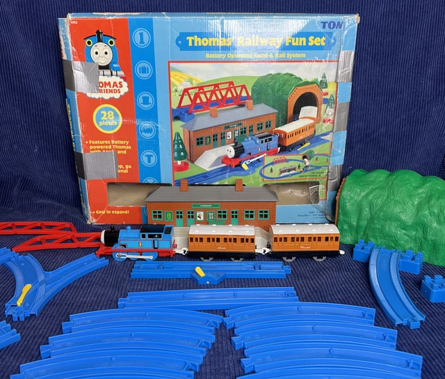 THOMAS & FRIENDS TrackMaster Thomas' Railway Fun Set Blue Track Set ...