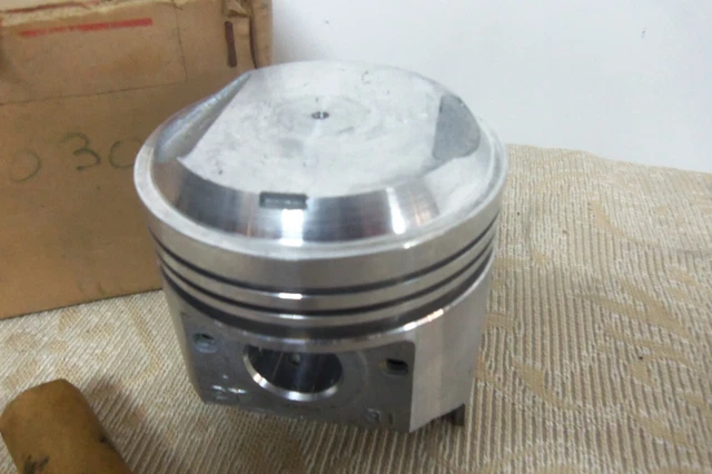 NOS GENUINE TOYOTA トヨタ Pistons Std Set 2T Carina Ta12 Ta14 # 13101 ...