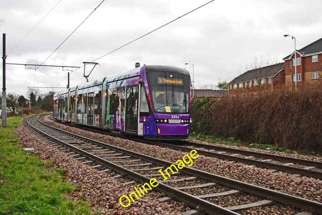 PHOTO 6X4 LONDON Tramlink Stadler tram no. 2554 approaching Therapia ...