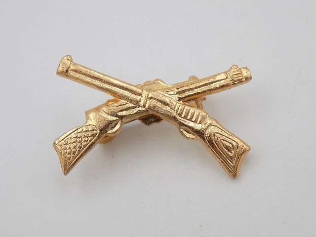 ORIGINAL VIETNAM WAR Era US Army Infantry Anodized Aluminum Lapel Pin £ ...