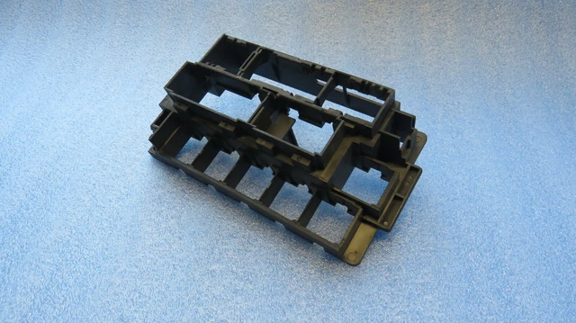 MERCEDES BENZ W124 fuse box relay holder frame / frame 12454350140 £10. ...